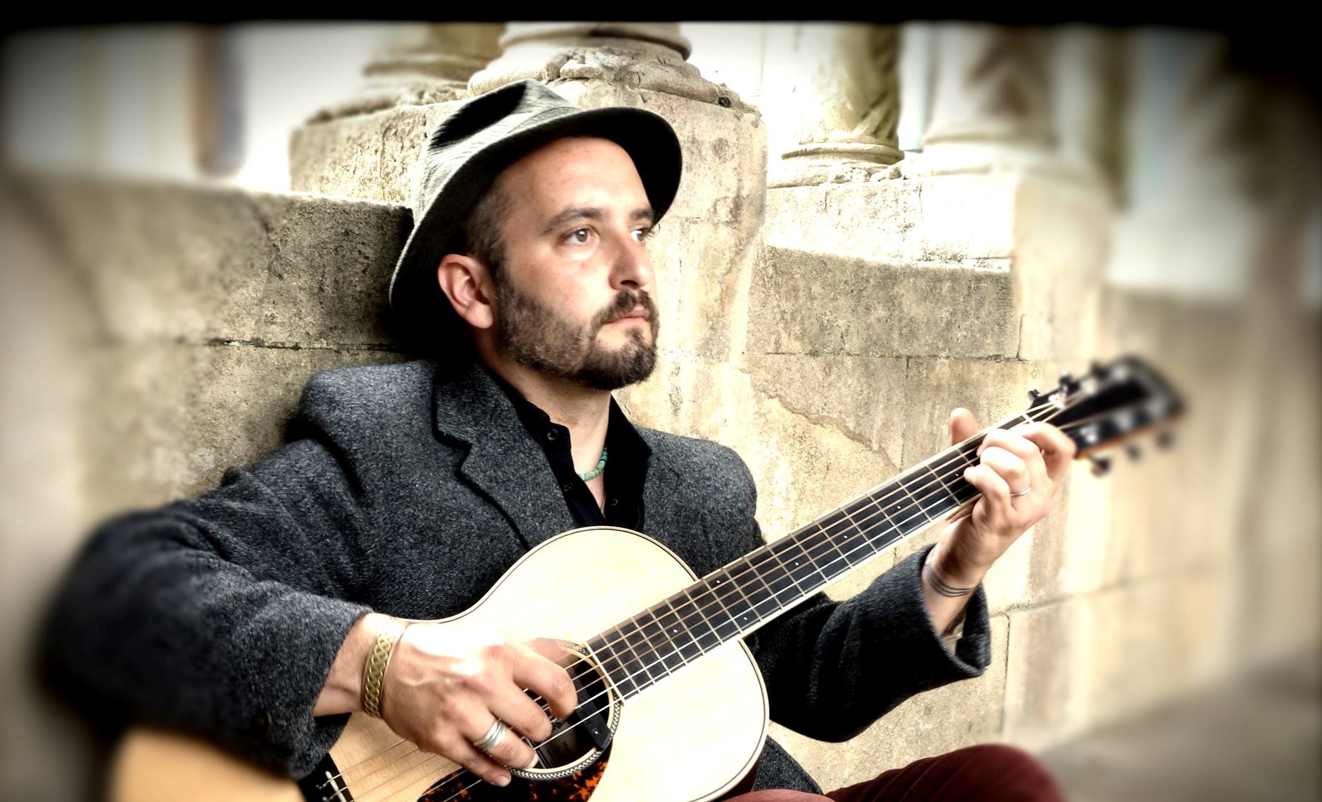 LIVE MUSIC: alex roberts - Monkey Brewhouse